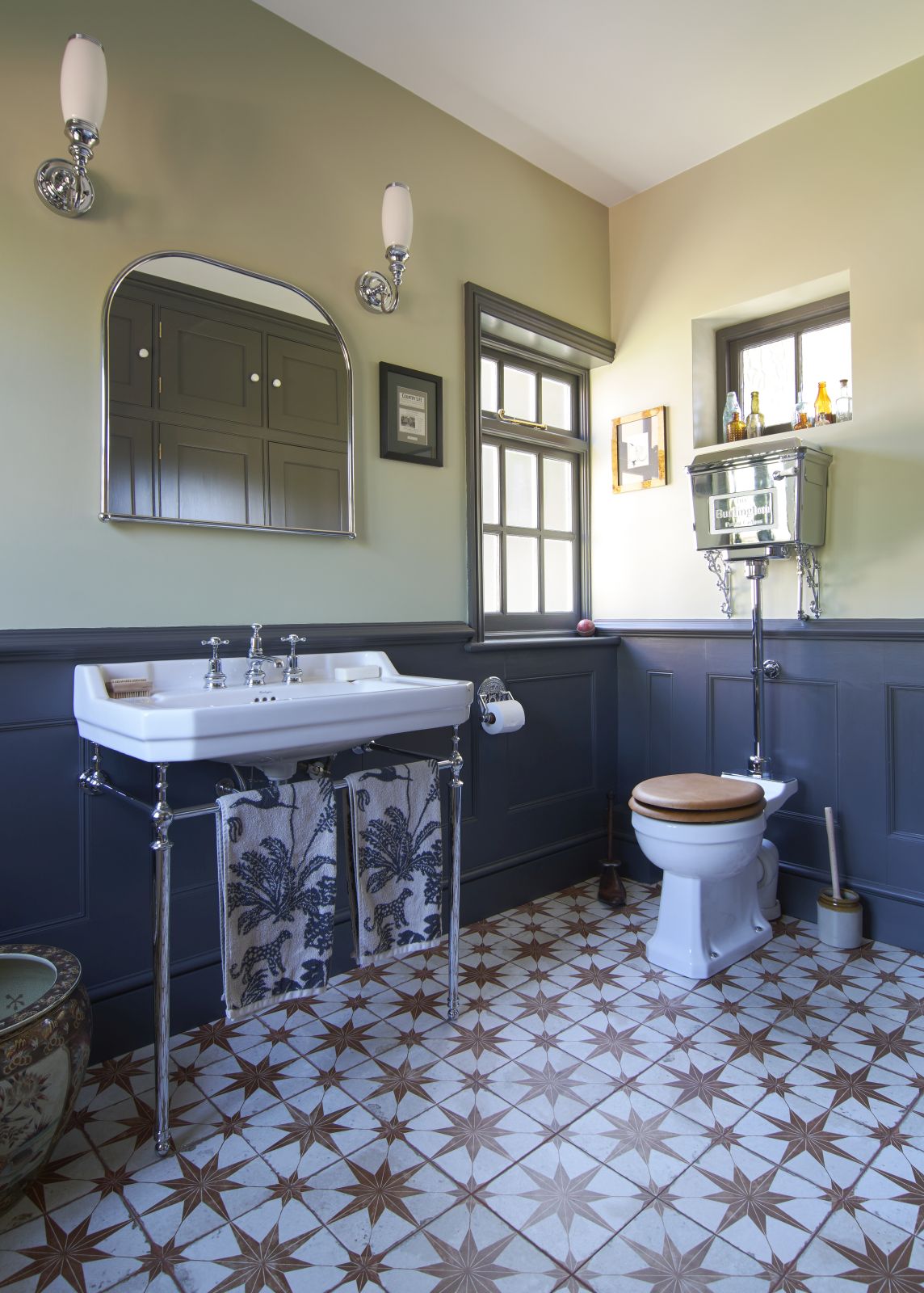 Traditional Cloakroom | New Forest Interior Designs Ltd